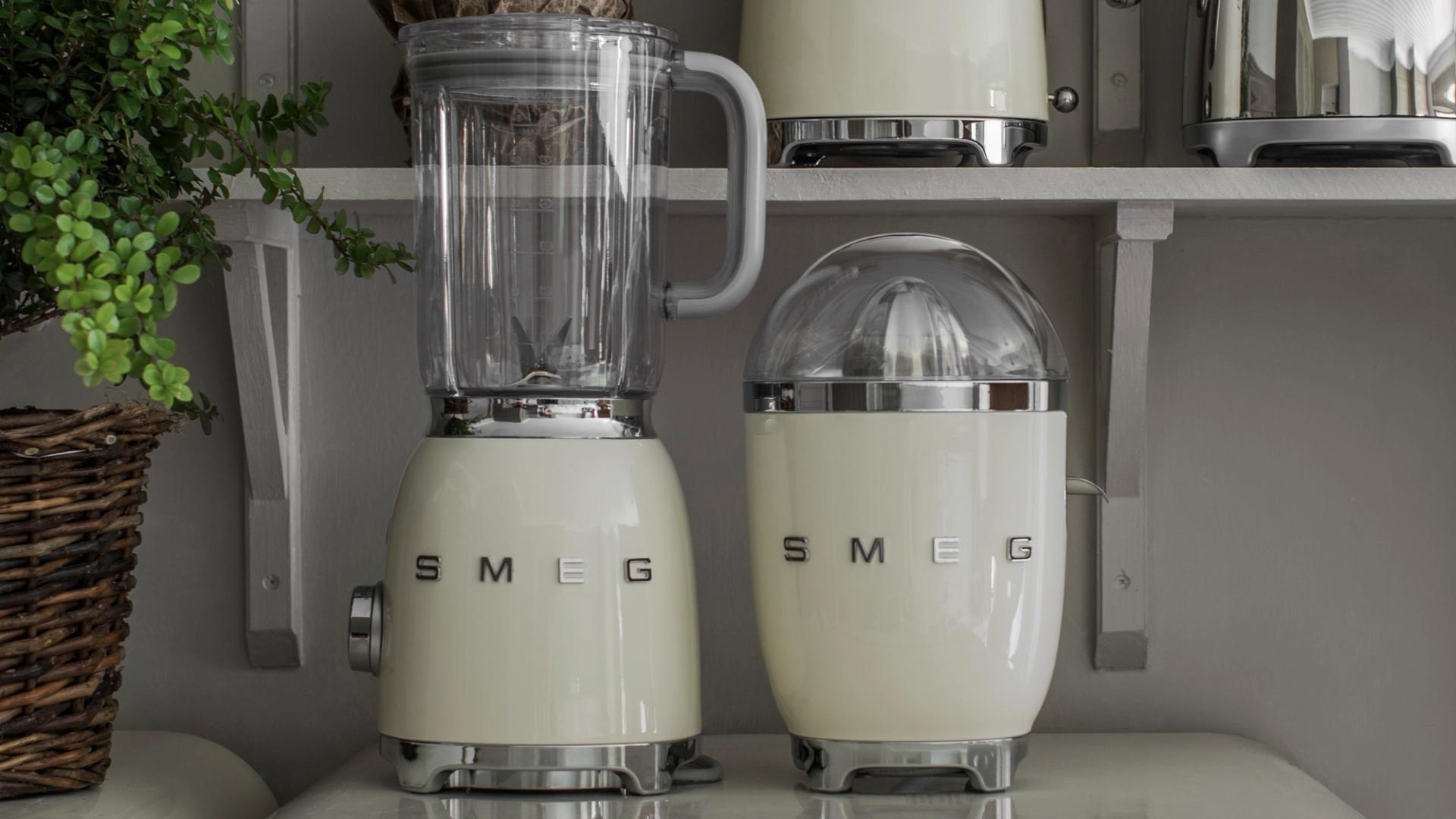 Smeg - Köp trendiga & färgglada köksprodukter - Cervera