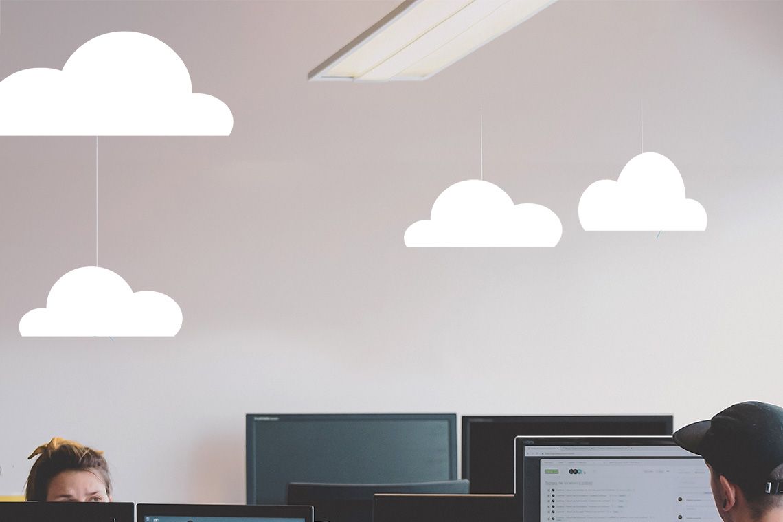 Comparison: Server vs Serverless in Cloud Computing