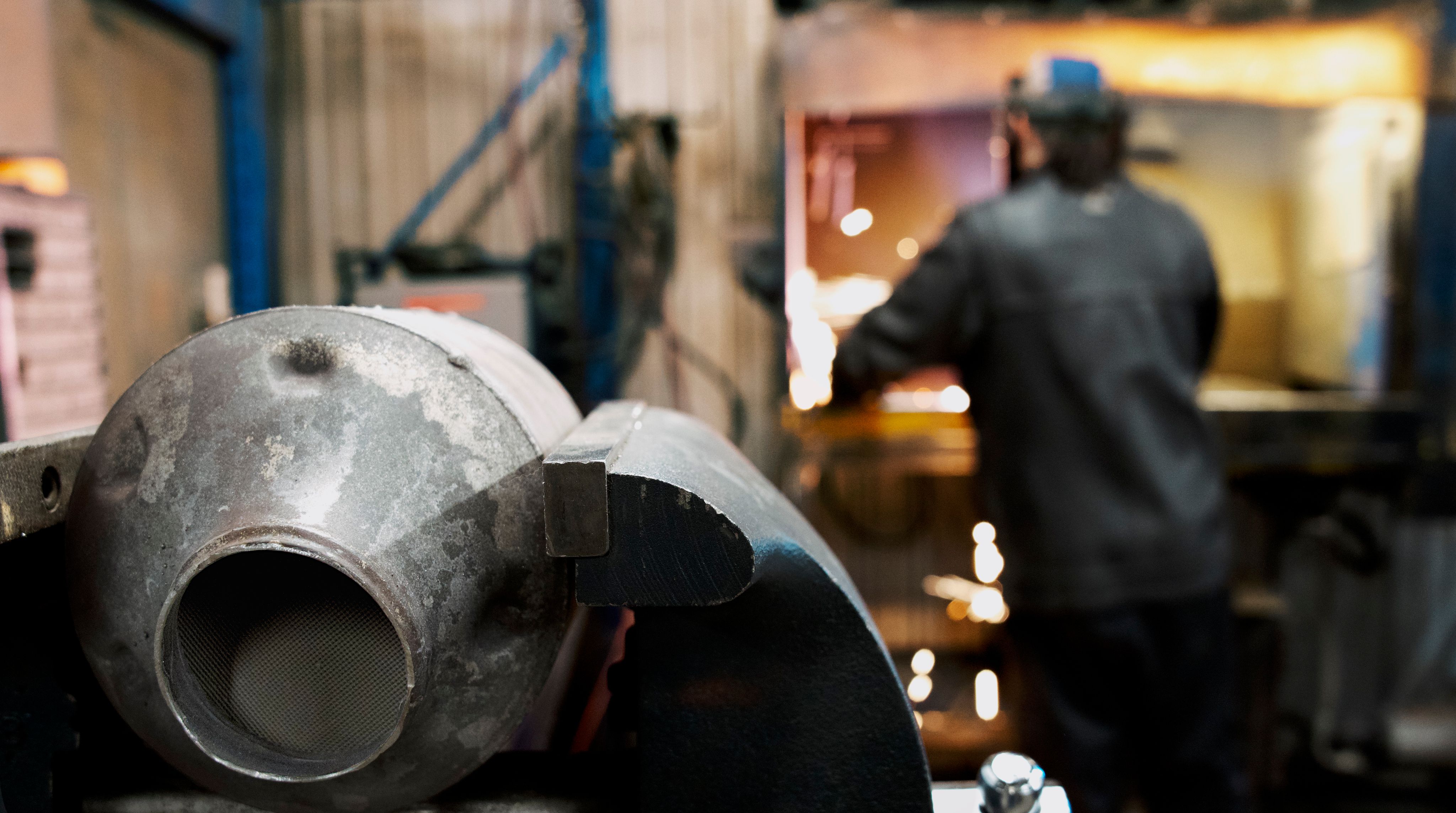 Toll Refining vs. Per Unit Pricing for Scrap Catalytic Converter Value | PMR