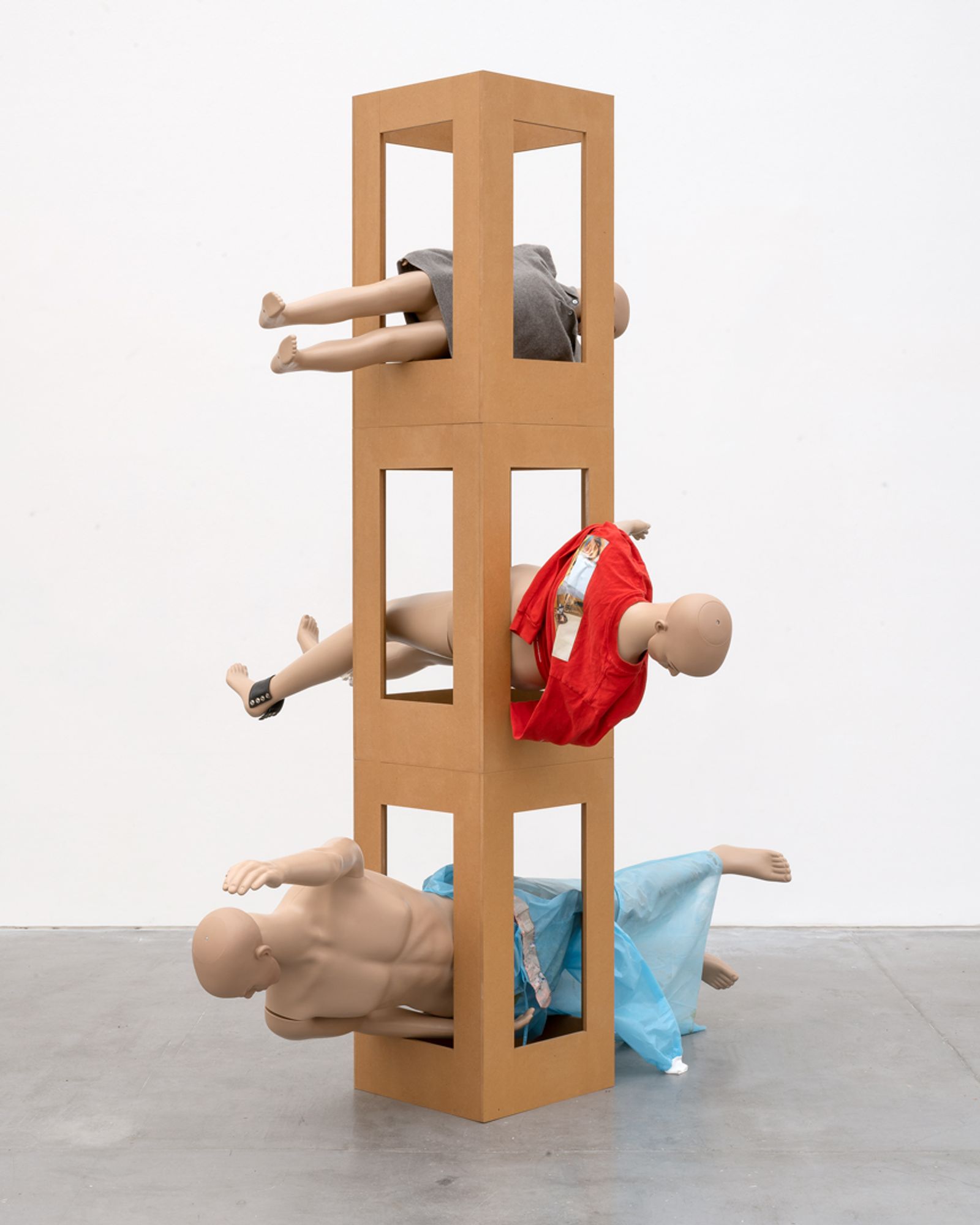 Isa Genzken - Artworks & Biography | David Zwirner