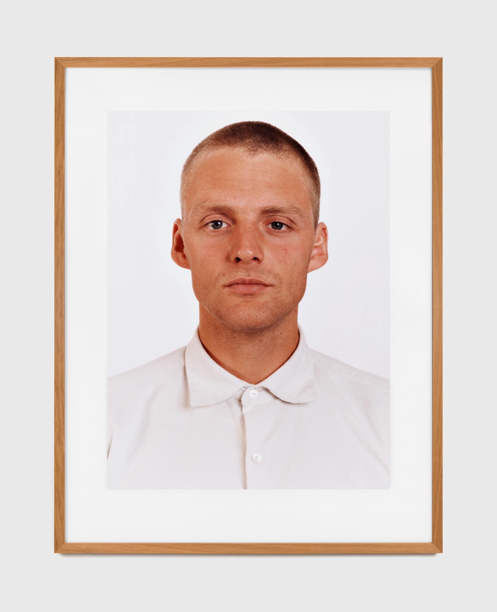 Thomas Ruff - Porträts (Portraits) | David Zwirner