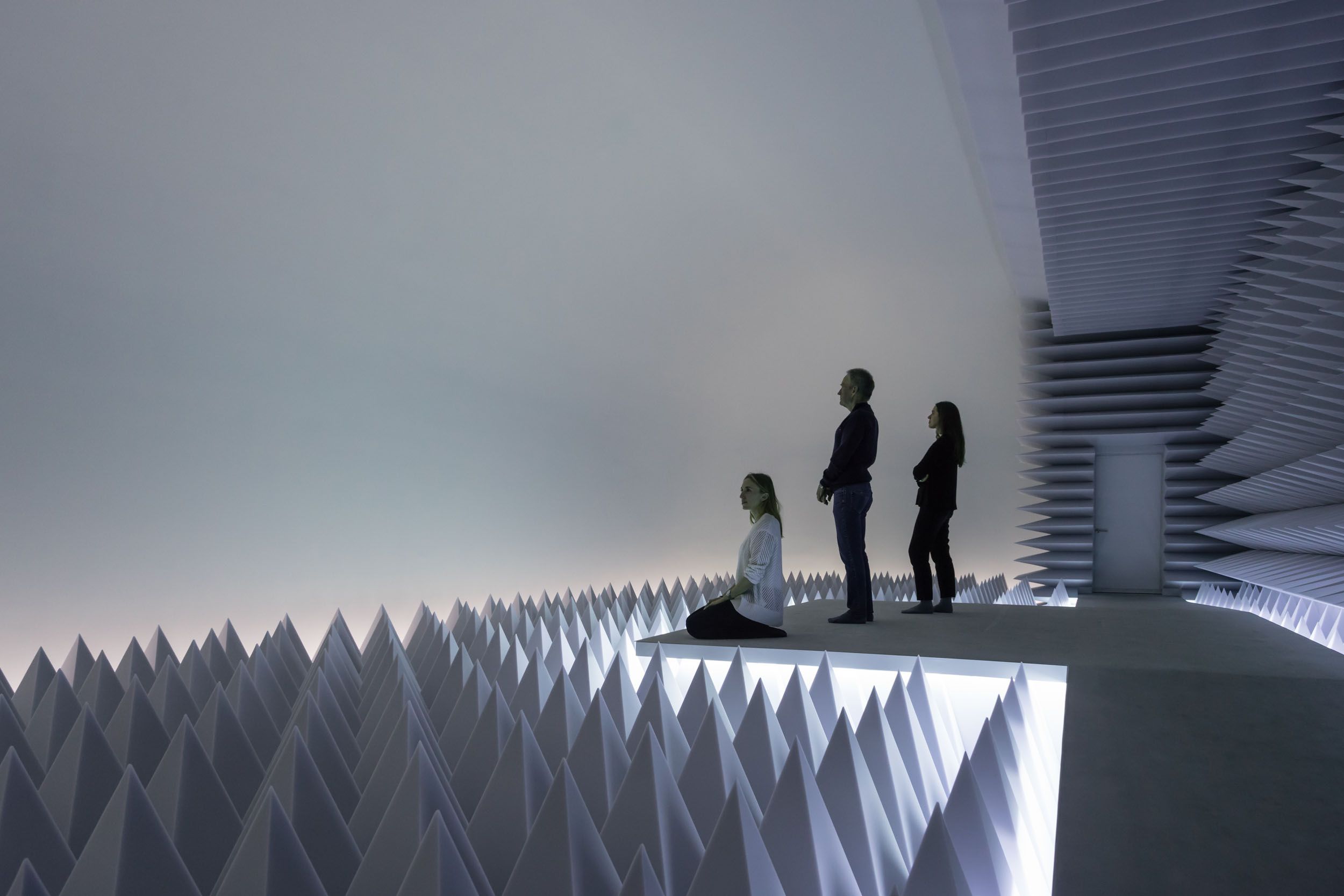 Doug Wheeler: Installation view of PSAD Synthetic Desert III at the ...