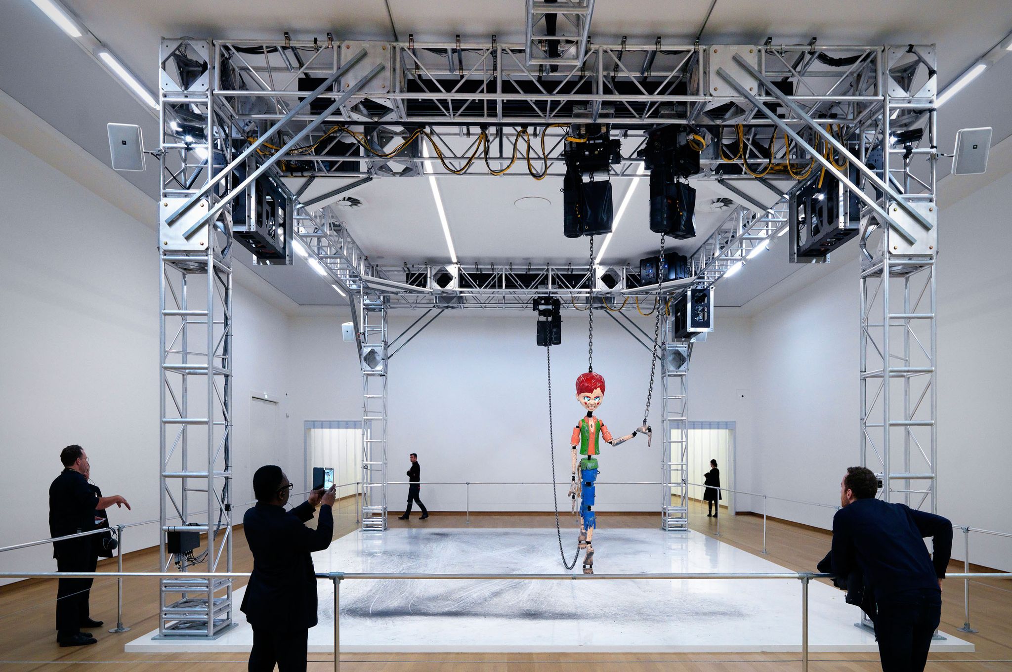 Jordan Wolfson: MANIC / LOVE / TRUTH / LOVE | David Zwirner