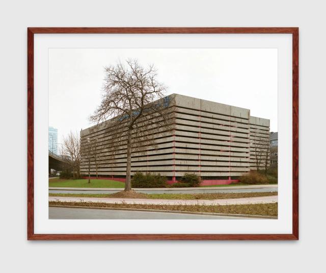 Thomas Ruff - Häuser (Houses) | David Zwirner | David Zwirner