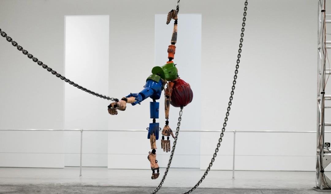 Jordan Wolfson: Colored sculpture at Tate Modern | David Zwirner