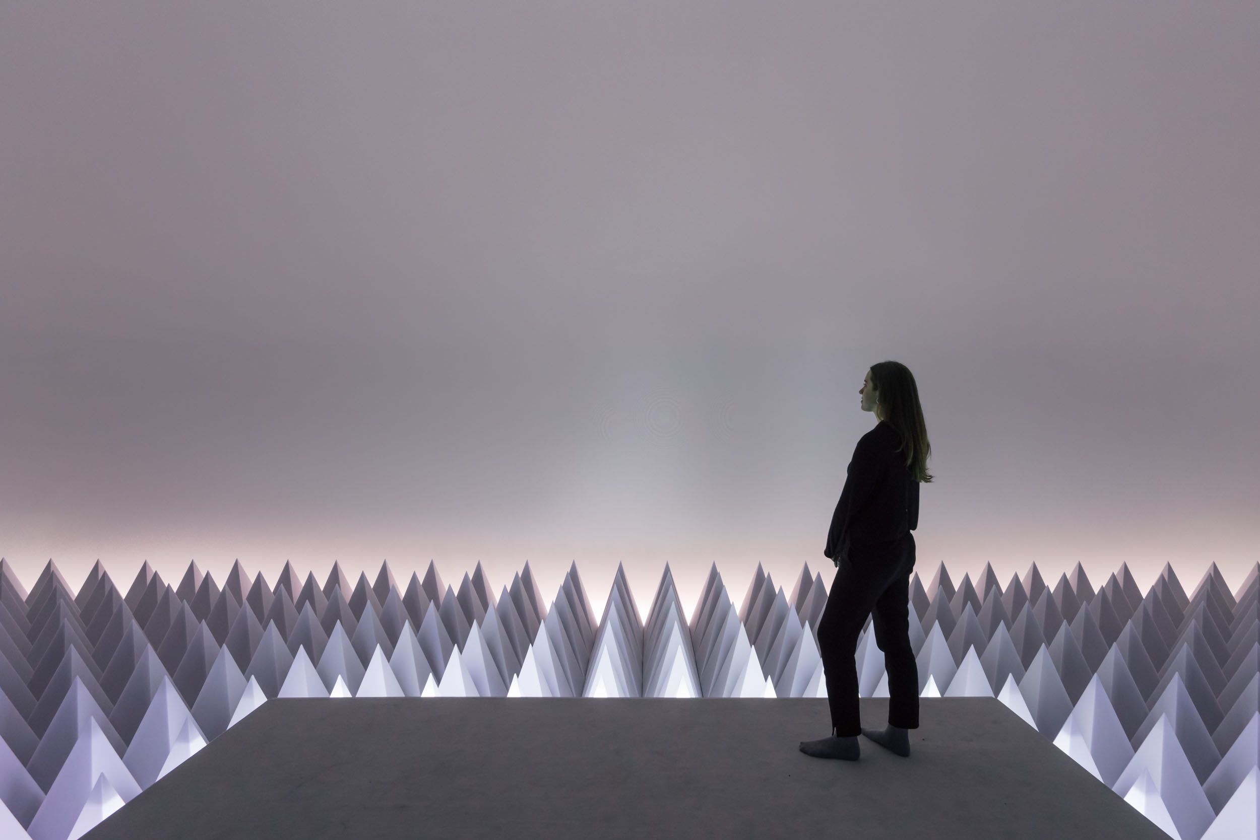 Doug Wheeler: Installation view of PSAD Synthetic Desert III at the ...