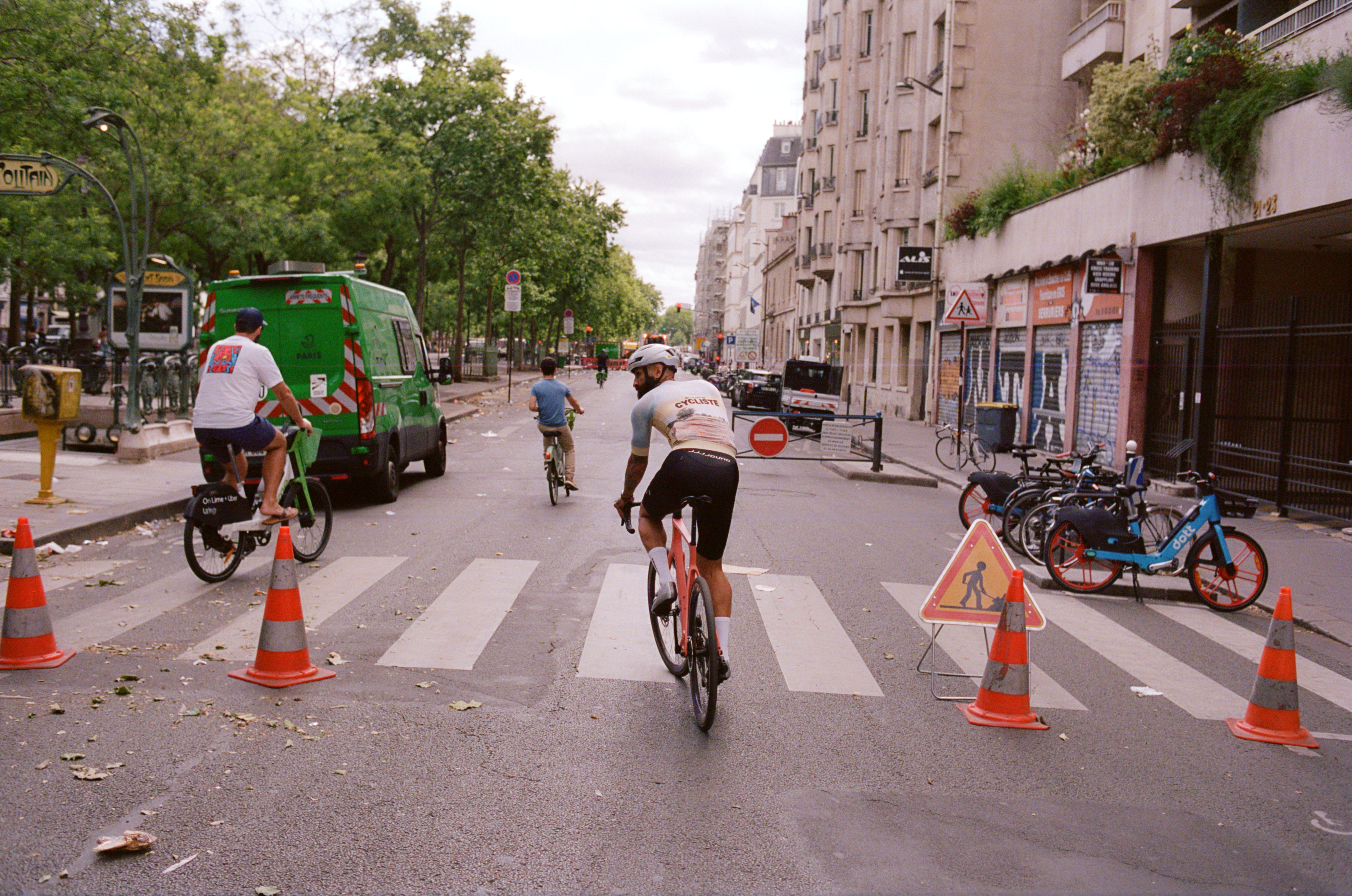 Watch: Riding with Leon Cerrone in Paris | Pas Normal Studios