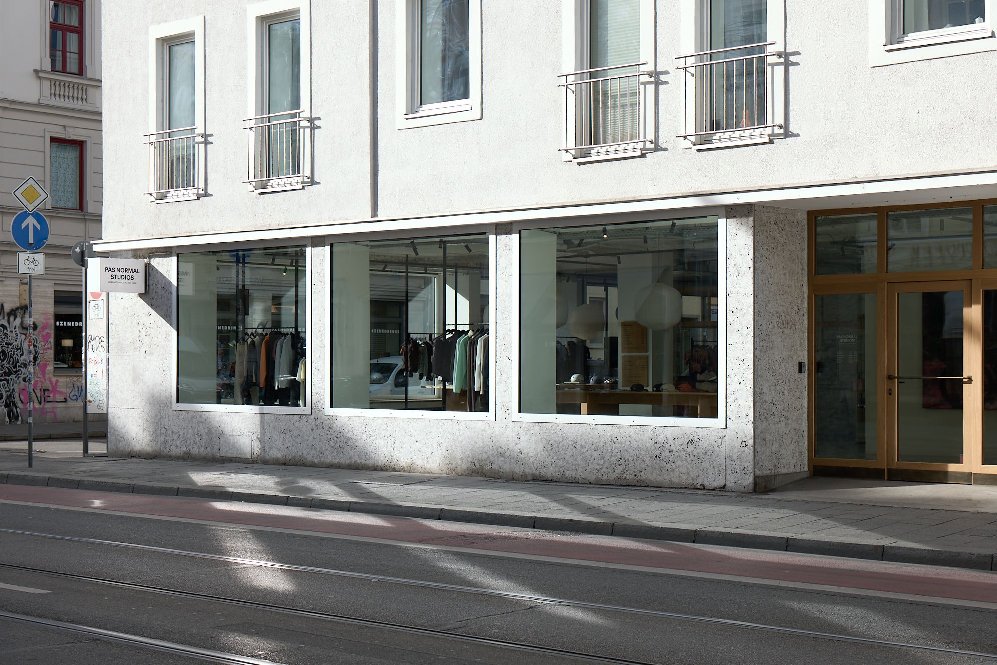 Munich | Pas Normal Studios