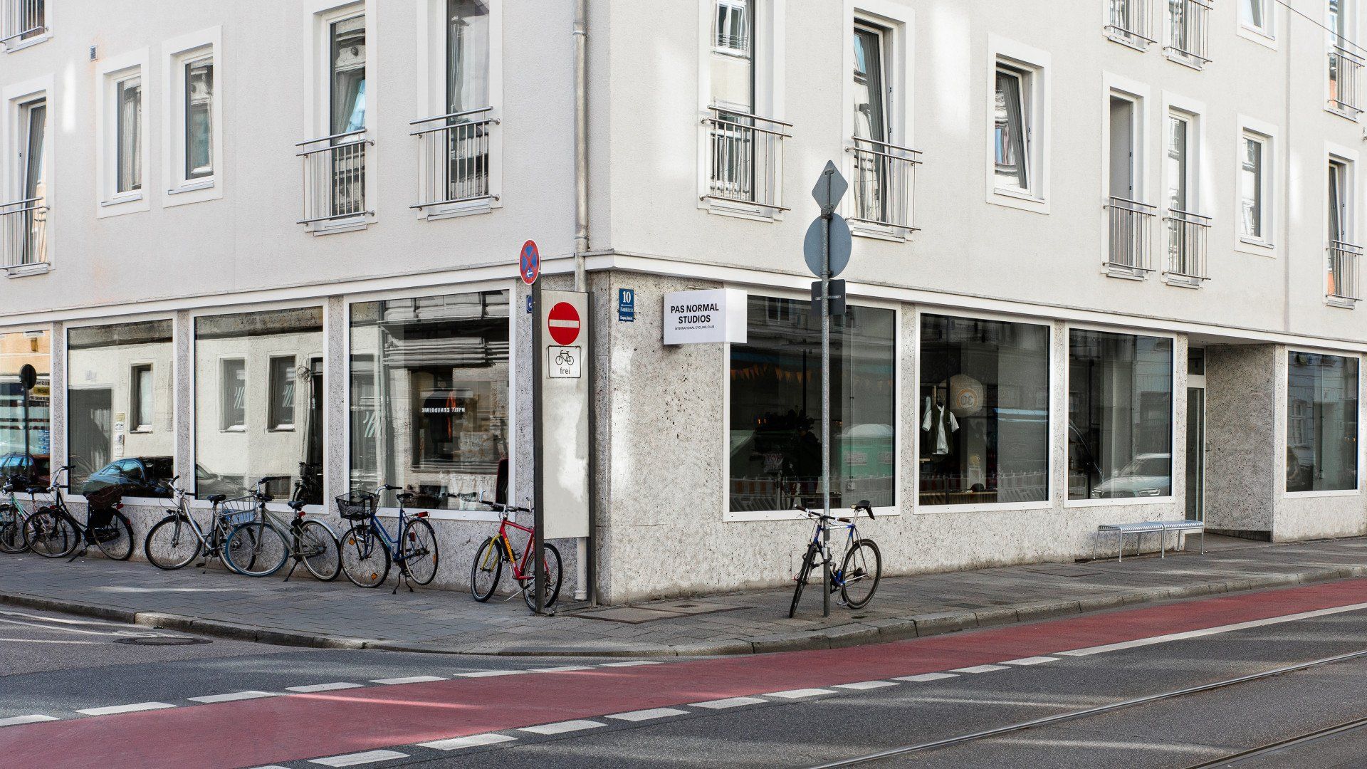 Munich | Pas Normal Studios