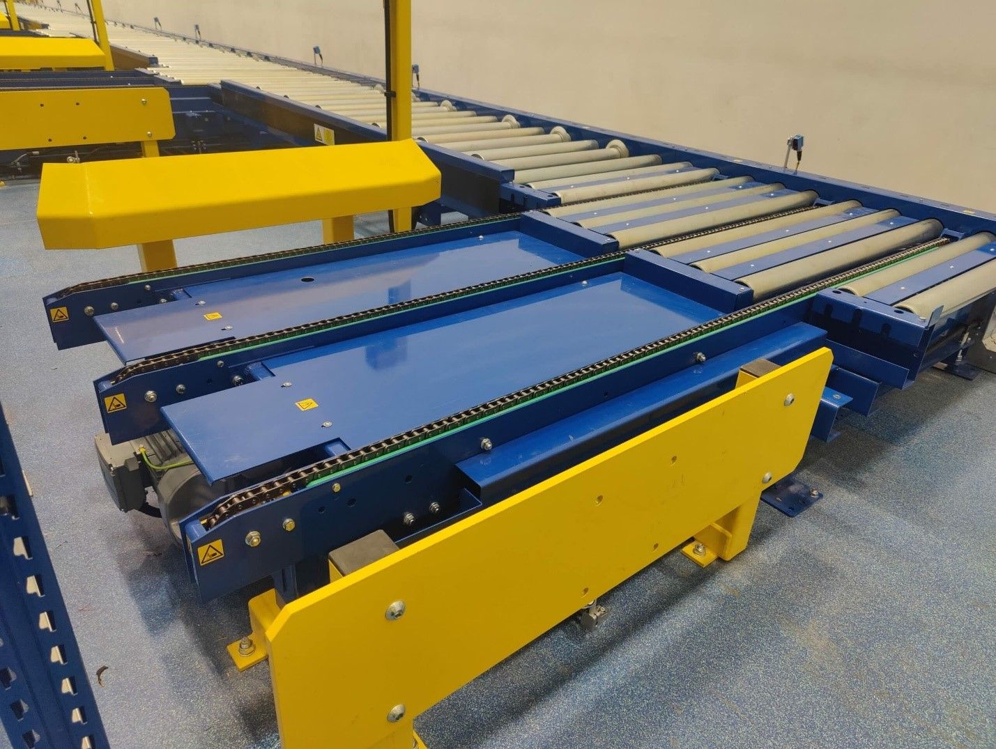 Top Industries That Rely on Pallet Conveyor Systems