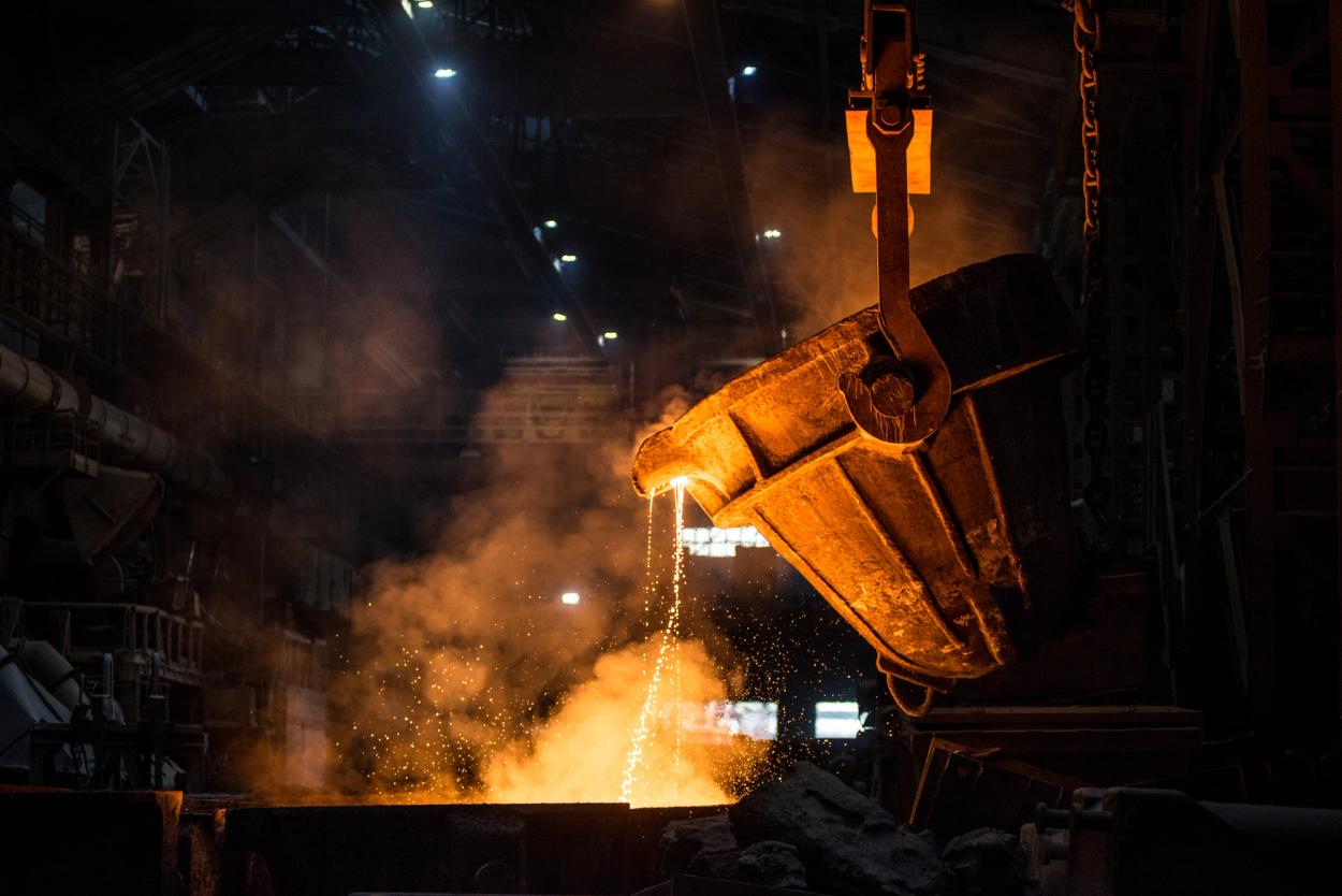 Analysing stranded asset and carbon pricing risk in steel sector