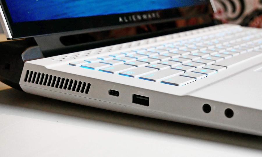 Alienware 51M R2 [Test] - Dyr men otrolig - Prisjakt.nu