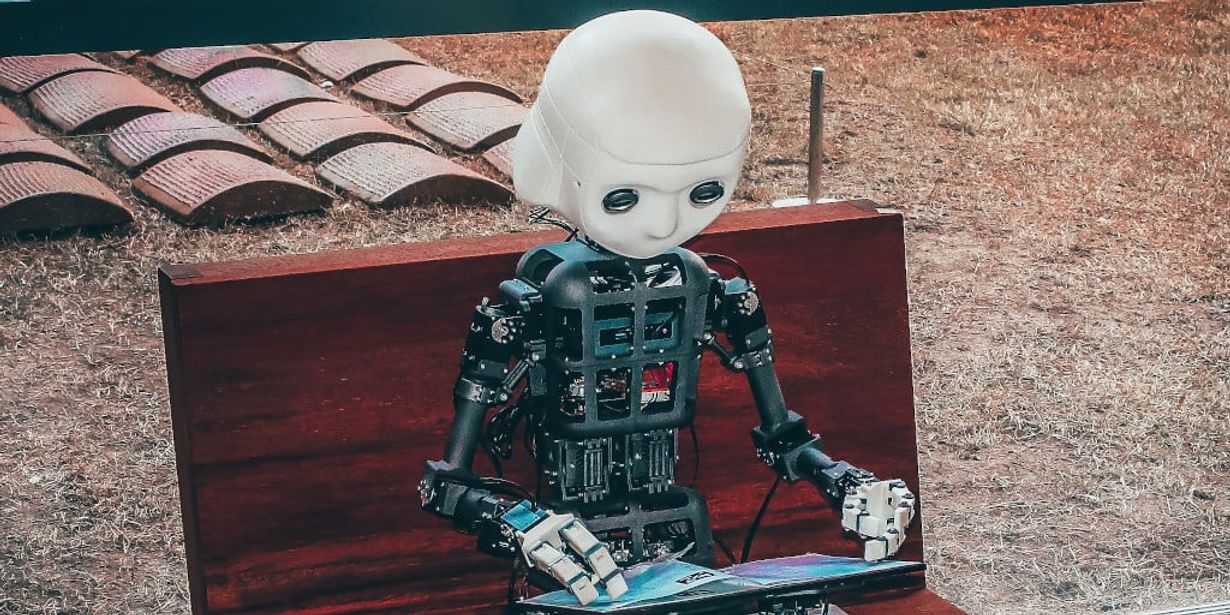 Semi-uniform strategies for solving K-armed bandits