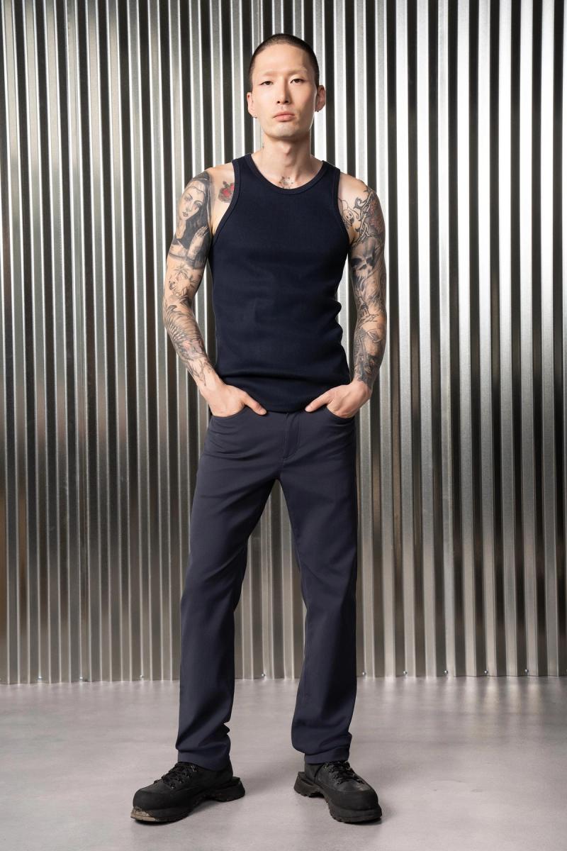 OUTLIER – A New Materialism in Clothing