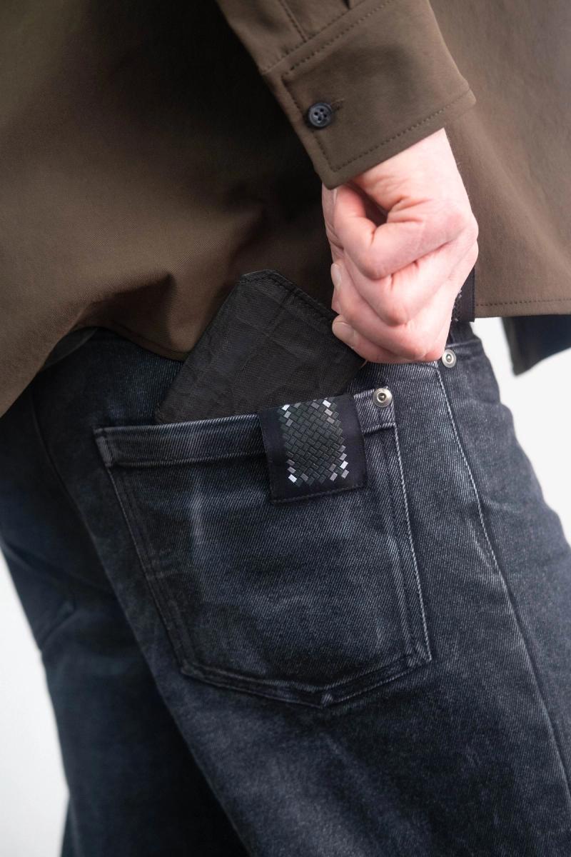 OUTLIER – Experiment 413 - Alienskin Magfold Wallet