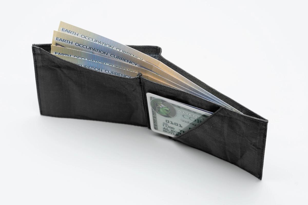 OUTLIER – Experiment 325 - Alienskin Billfold