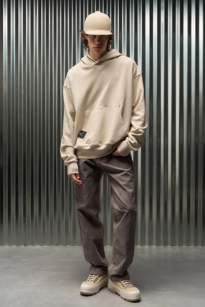 OUTLIER – A New Materialism in Clothing