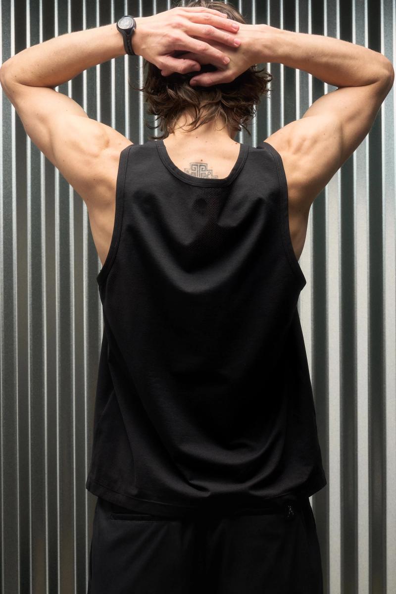 OUTLIER – A New Materialism in Clothing