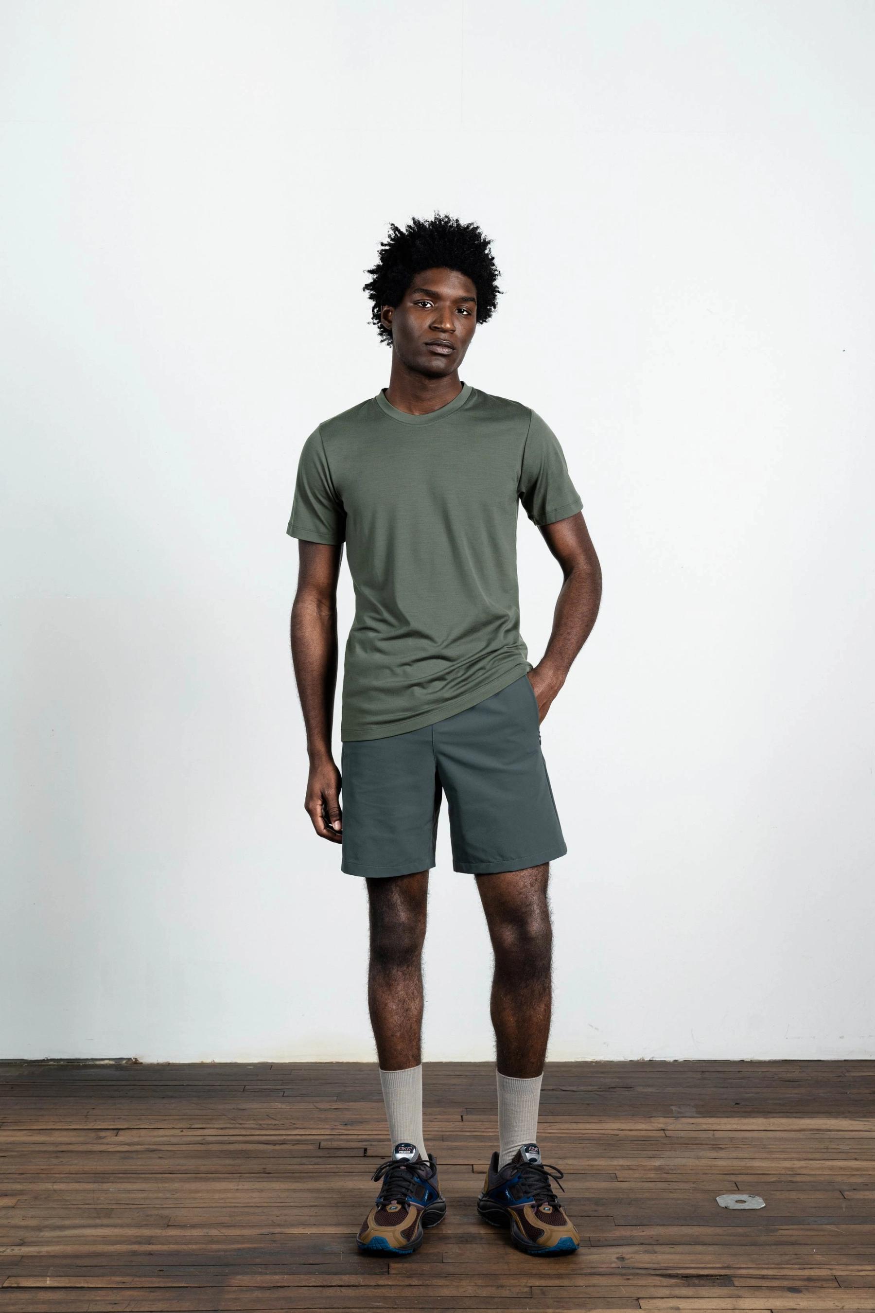 OUTLIER – Ultra Easy Shorts