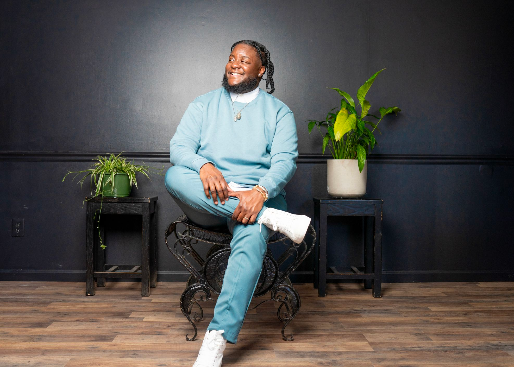 Meet Hinge’s New Love and Connection Expert: Moe Ari Brown, LMFT | Hinge