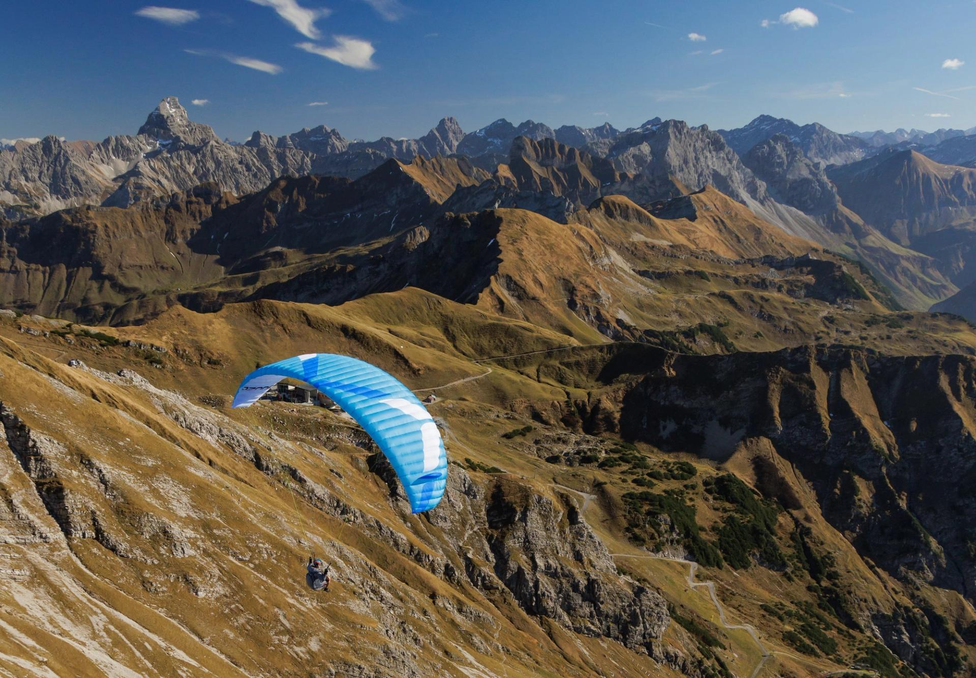 Ozone Moxie – Flying Camp Paragliding