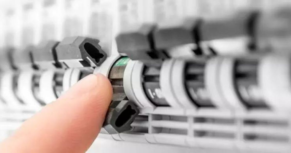 The Difference Between Circuit Breakers and Supplementary Protectors ...