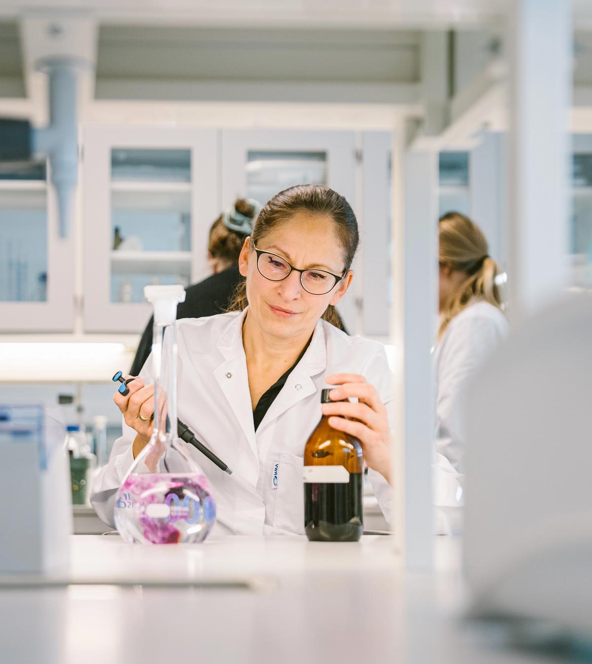 Renata har drømmejobben på laboratoriet | NRVA