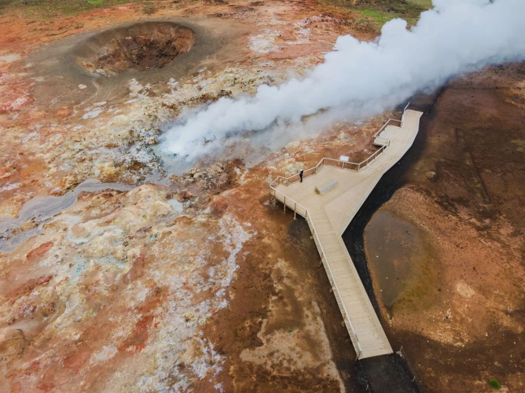 Iceland's Bridge Between Continents: A Geological Wonder