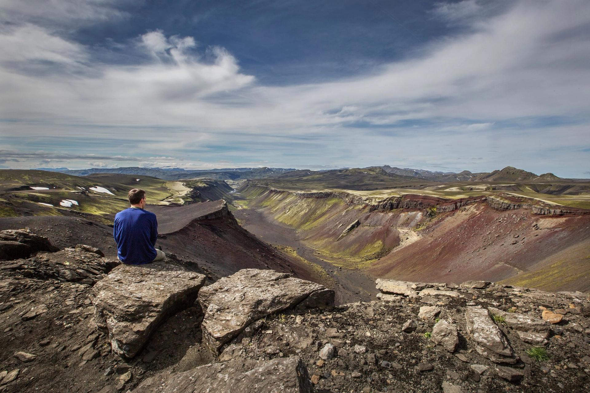 Unveil Eldgjá: Iceland's Mighty Volcanic Canyon