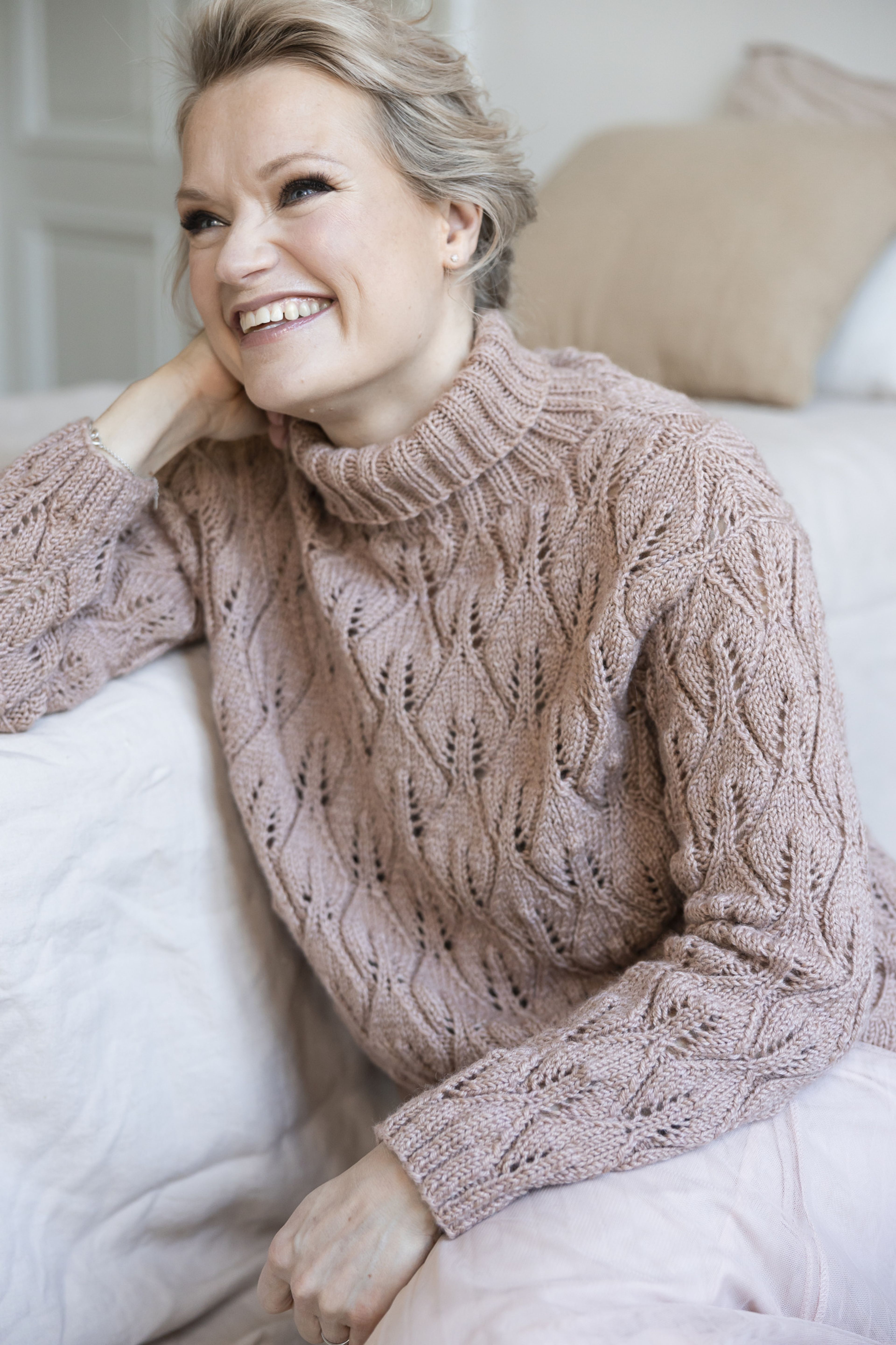 Novita 7 Veljestä Nature: Nuppu-Lace sweater