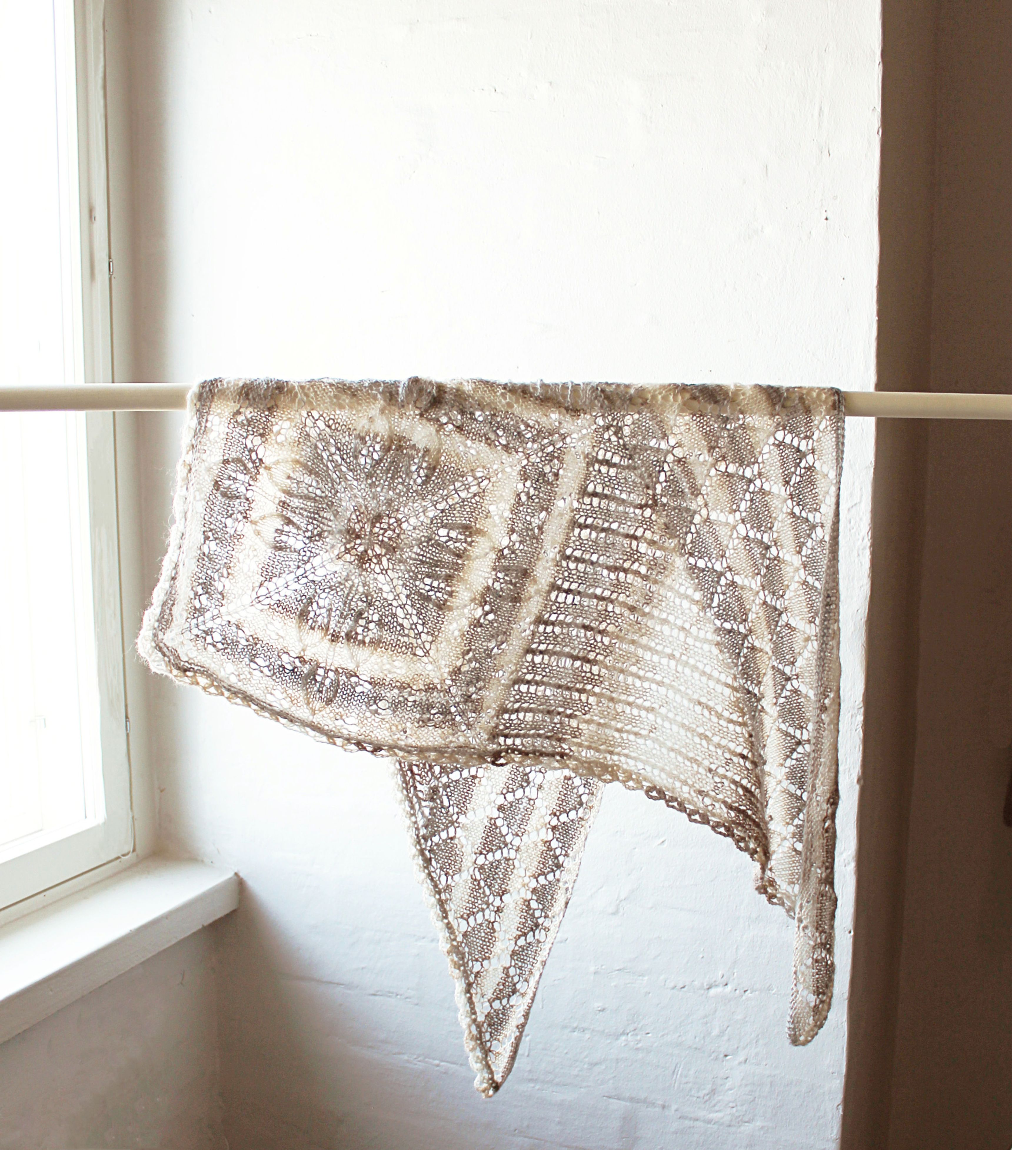 Lace Shawl Novita Huurre (Frost)