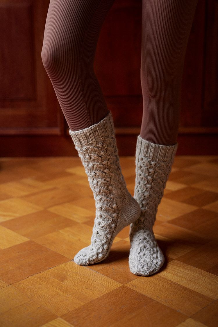Novita Nalle: Ingrid cable socks