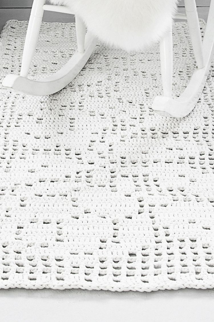 Ruutuvirkattu ruusumatto