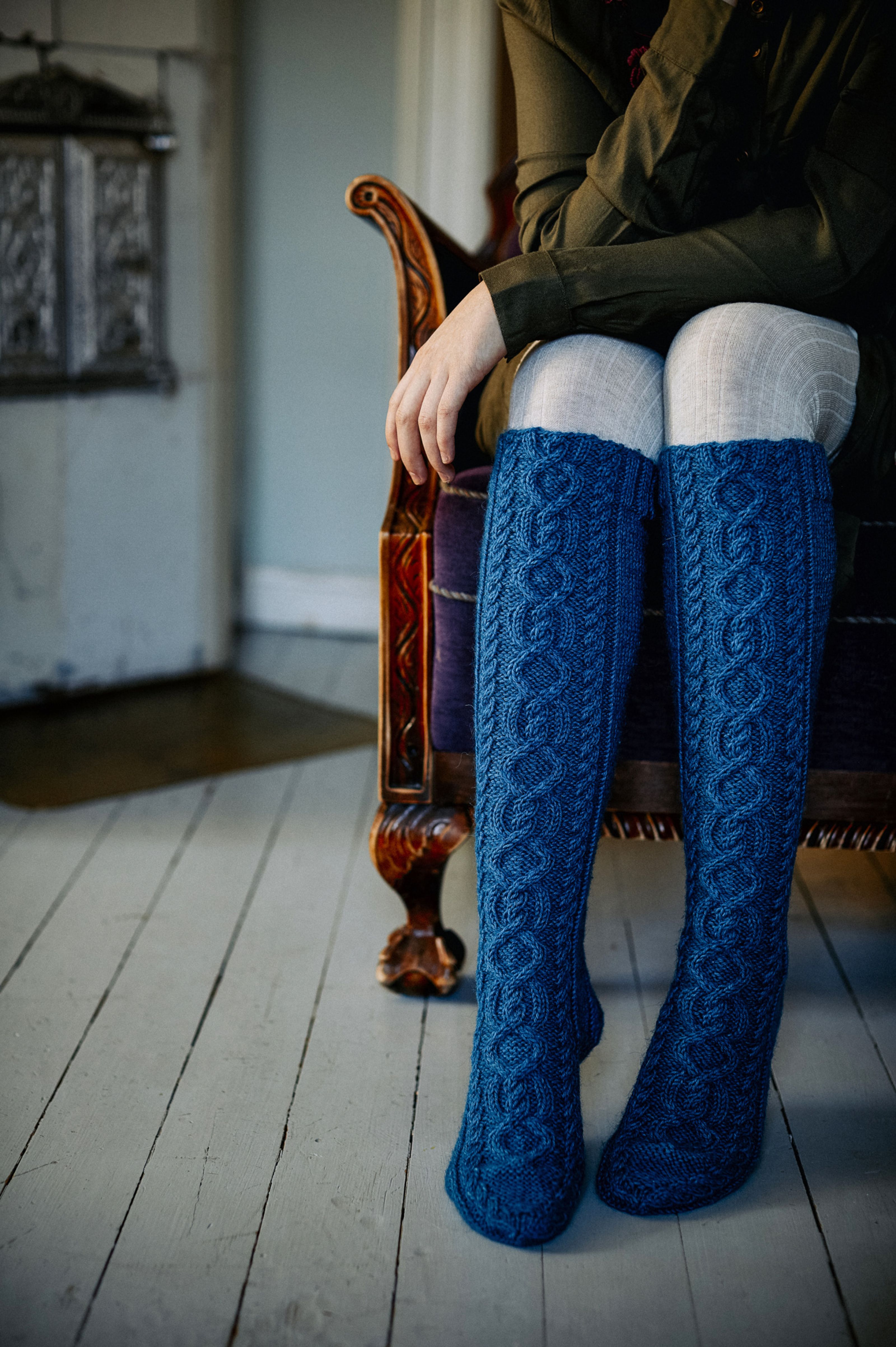 Long socks with cables Novita 7 Veljestä