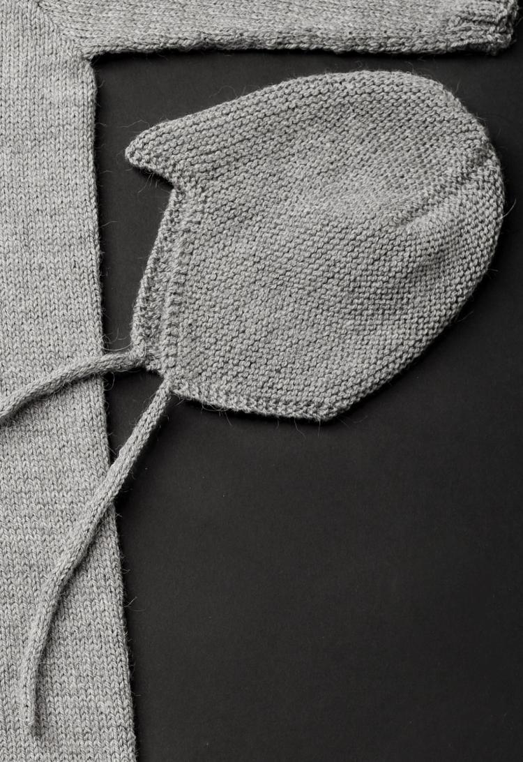 Neulottu vauvan haalari, sukat ja myssy (arkistomalli)