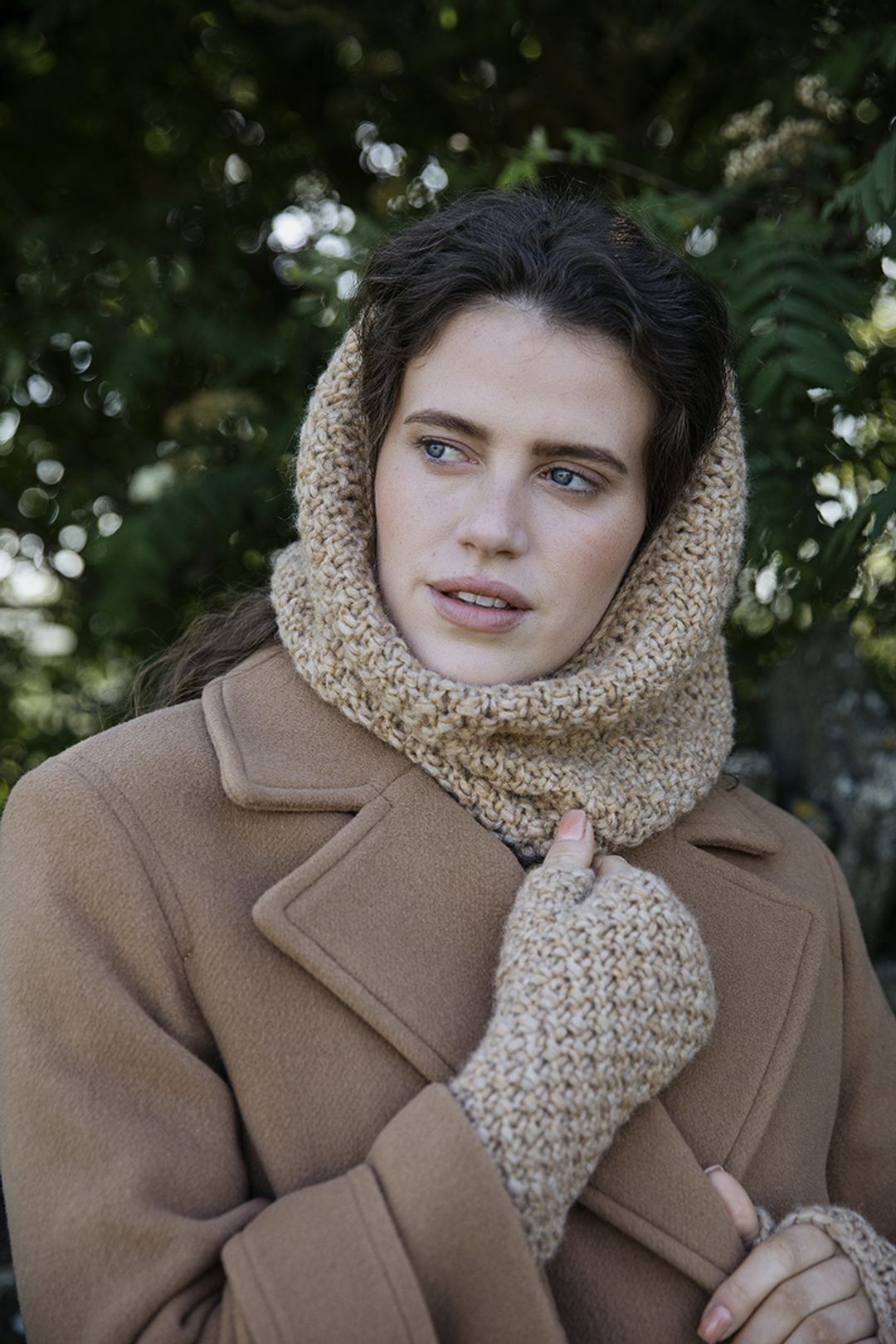 Novita Icelandic Wool: Lumikide (Snow Crystal) mittens