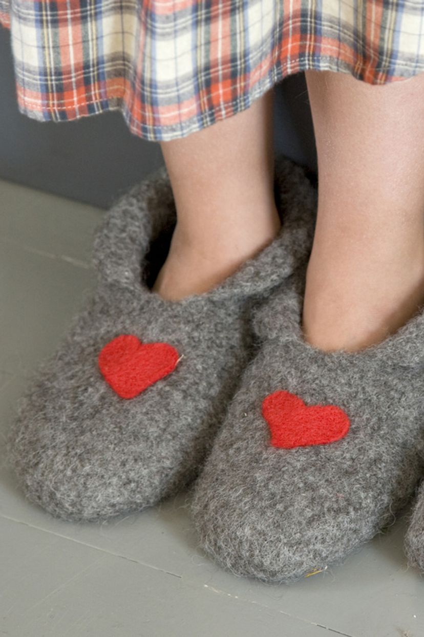 Neulotut ja huovutetut tossut Novita Joki tai Novita Huopanen ...