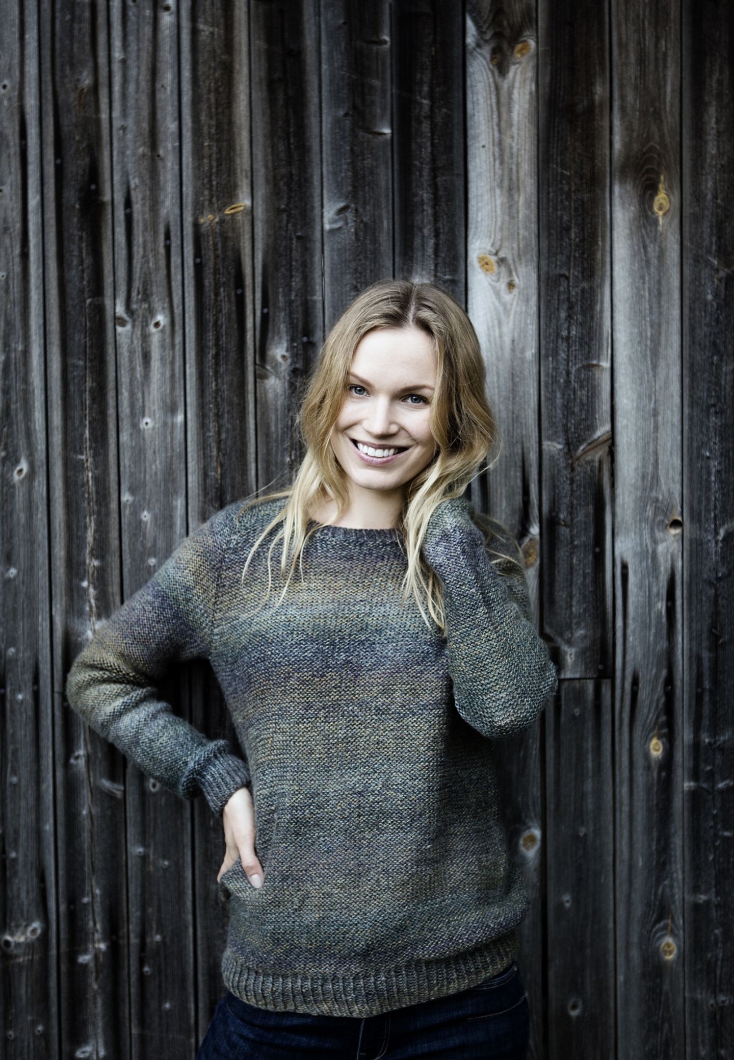 Naisen saumaton perusneulepusero