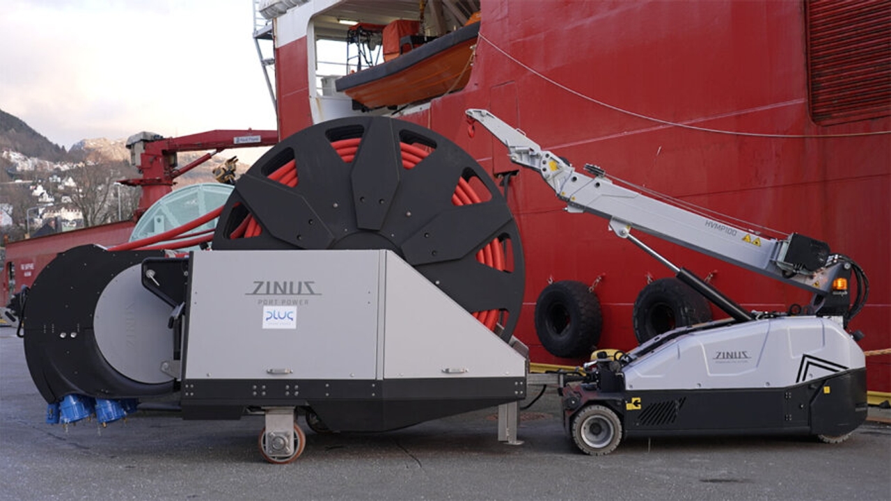 Zinus flexible and mobile shore power connector for cruise ships