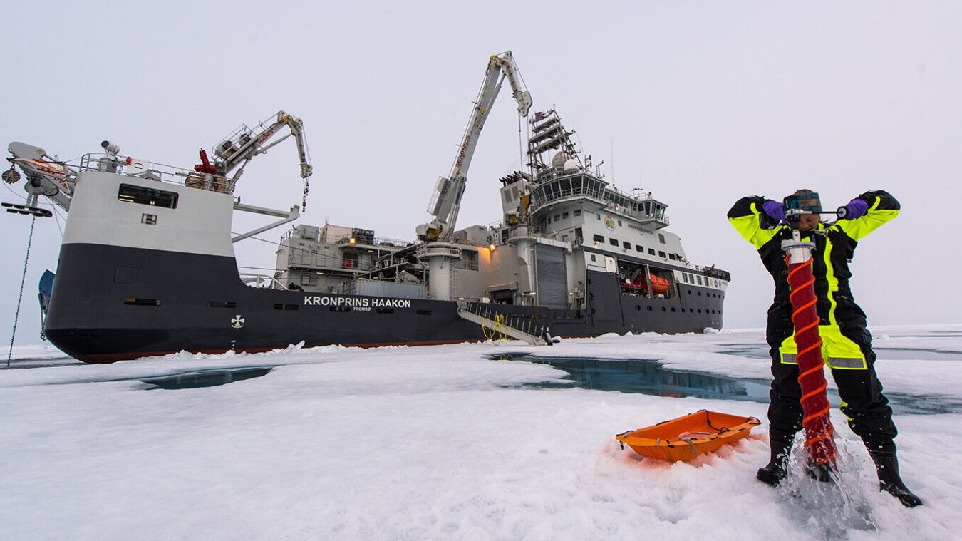 SEAONICS electric lifting and handling equipment for marine research ...