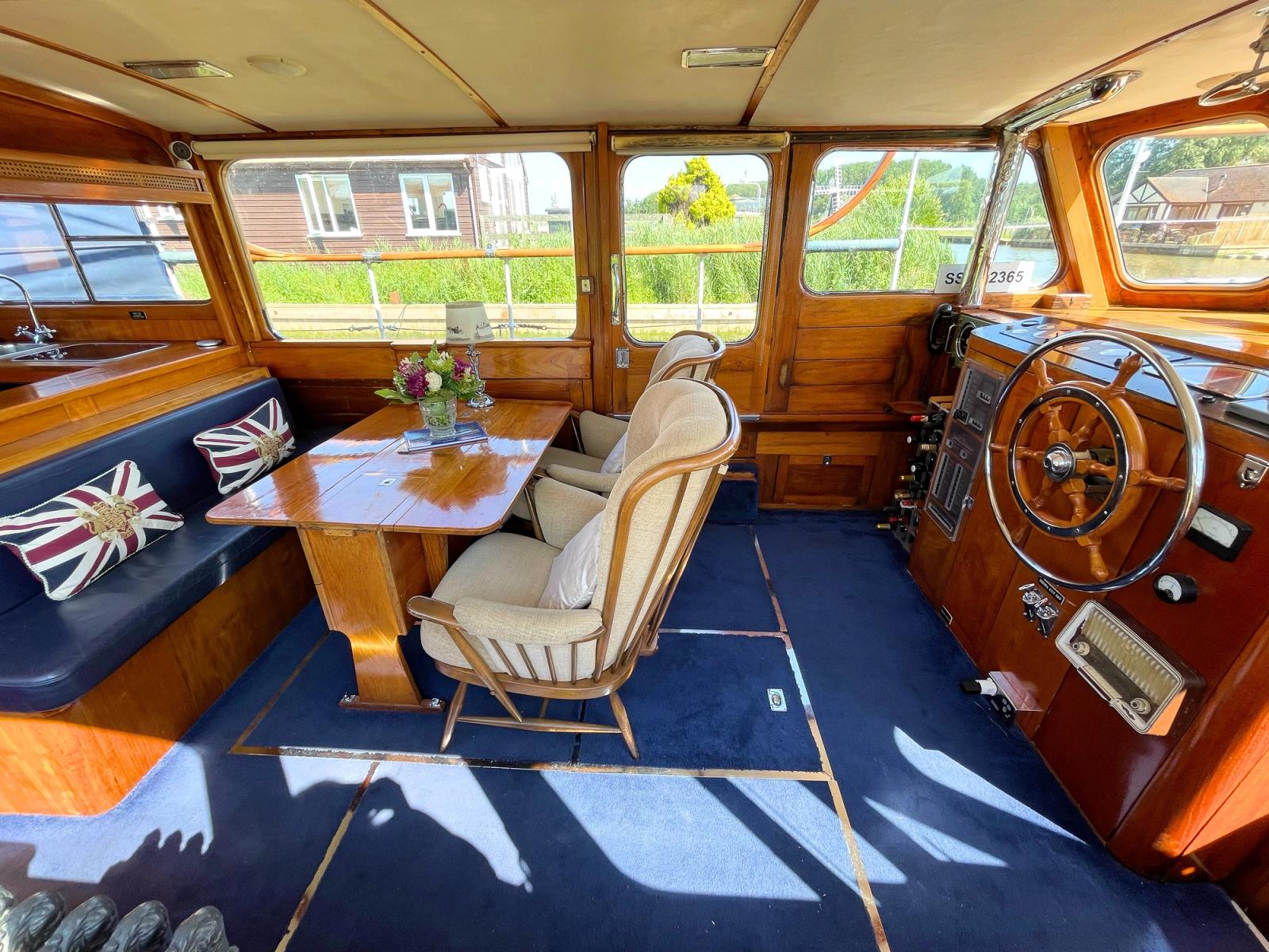 Graham Bunn 53 Classic Motor Yacht "Vanessa" | Luxe Yachts