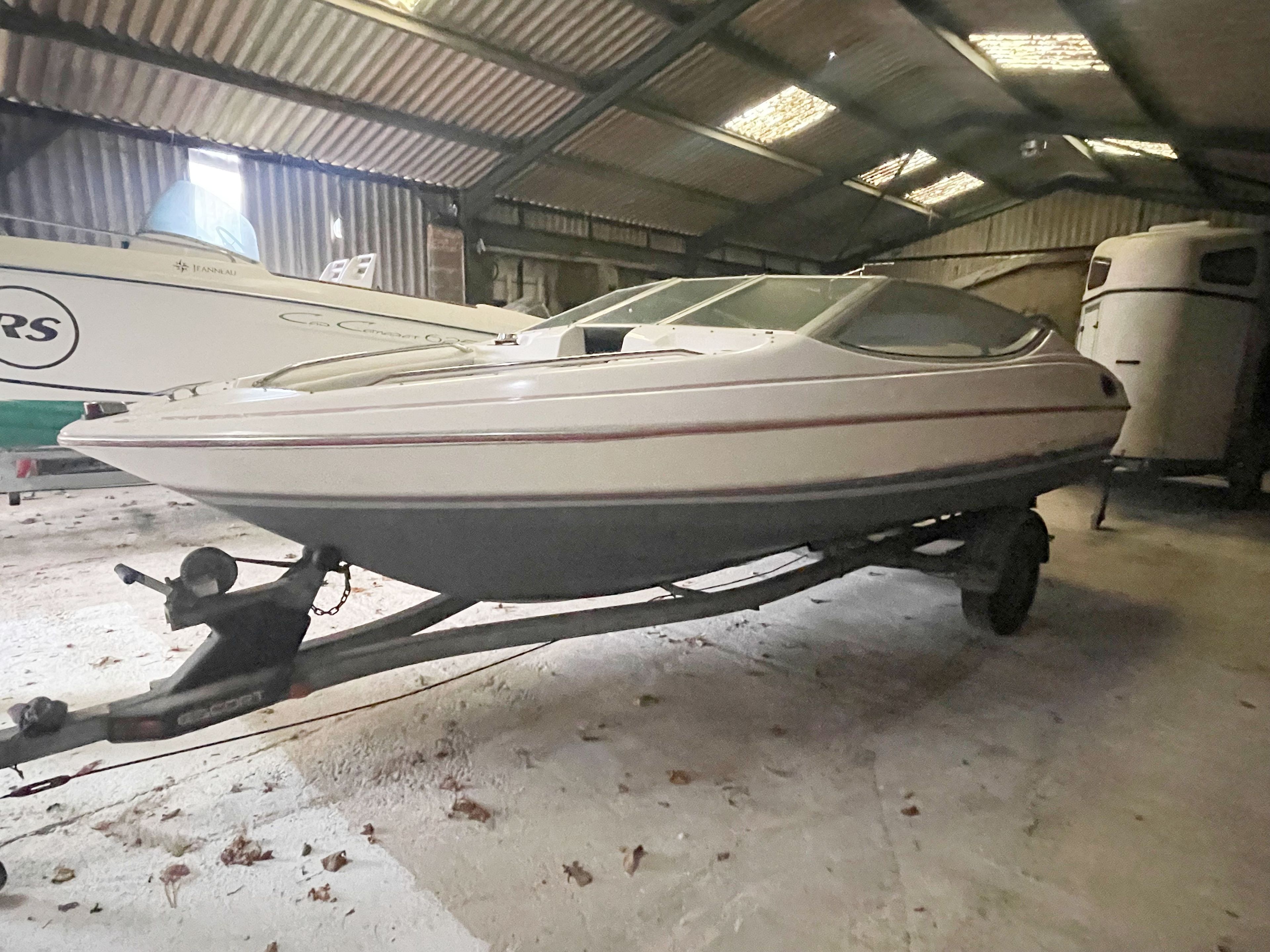 Bayliner Capri 2050 | Luxe Yachts