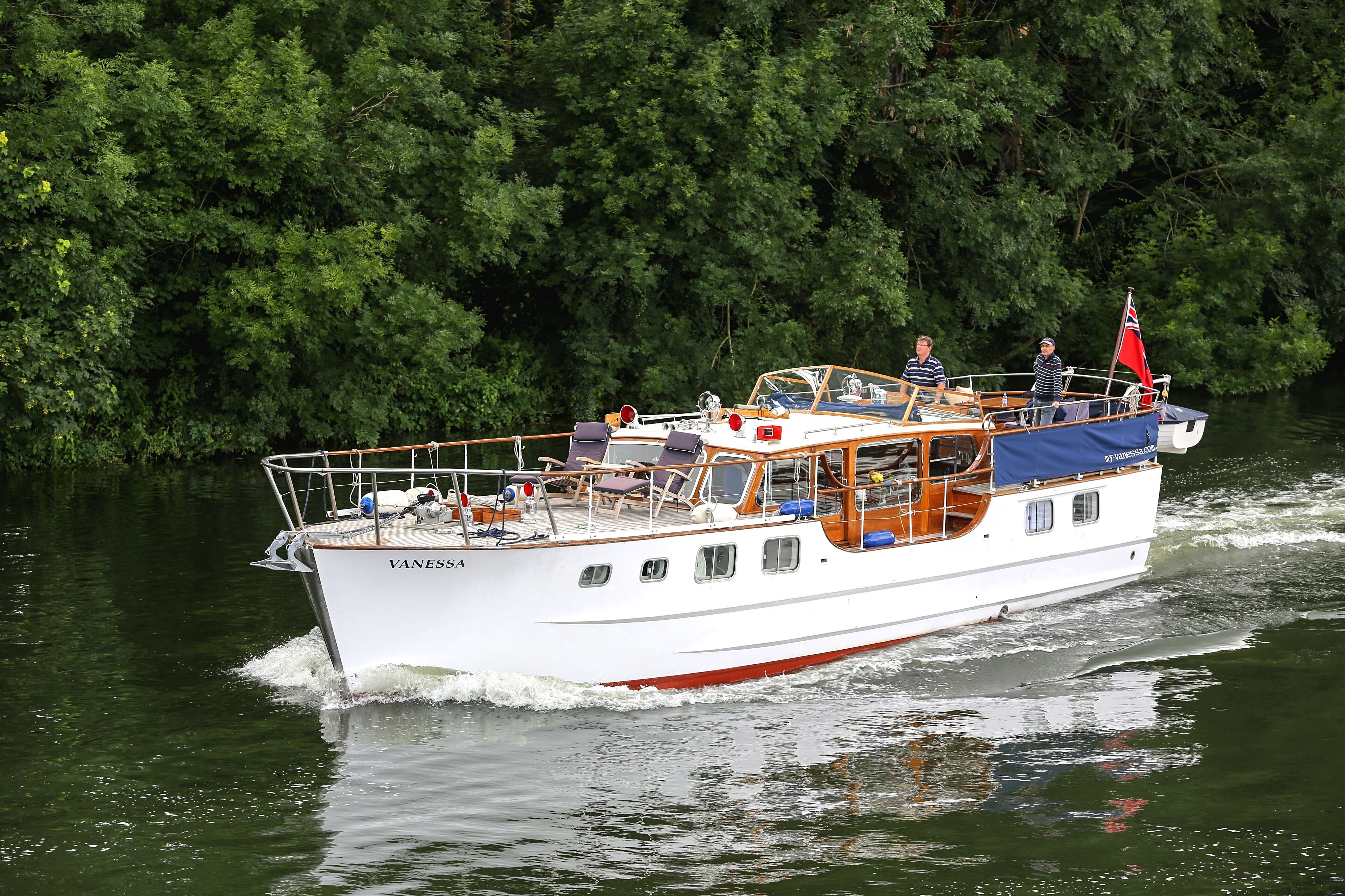 Graham Bunn 53 Classic Motor Yacht "Vanessa" | Luxe Yachts
