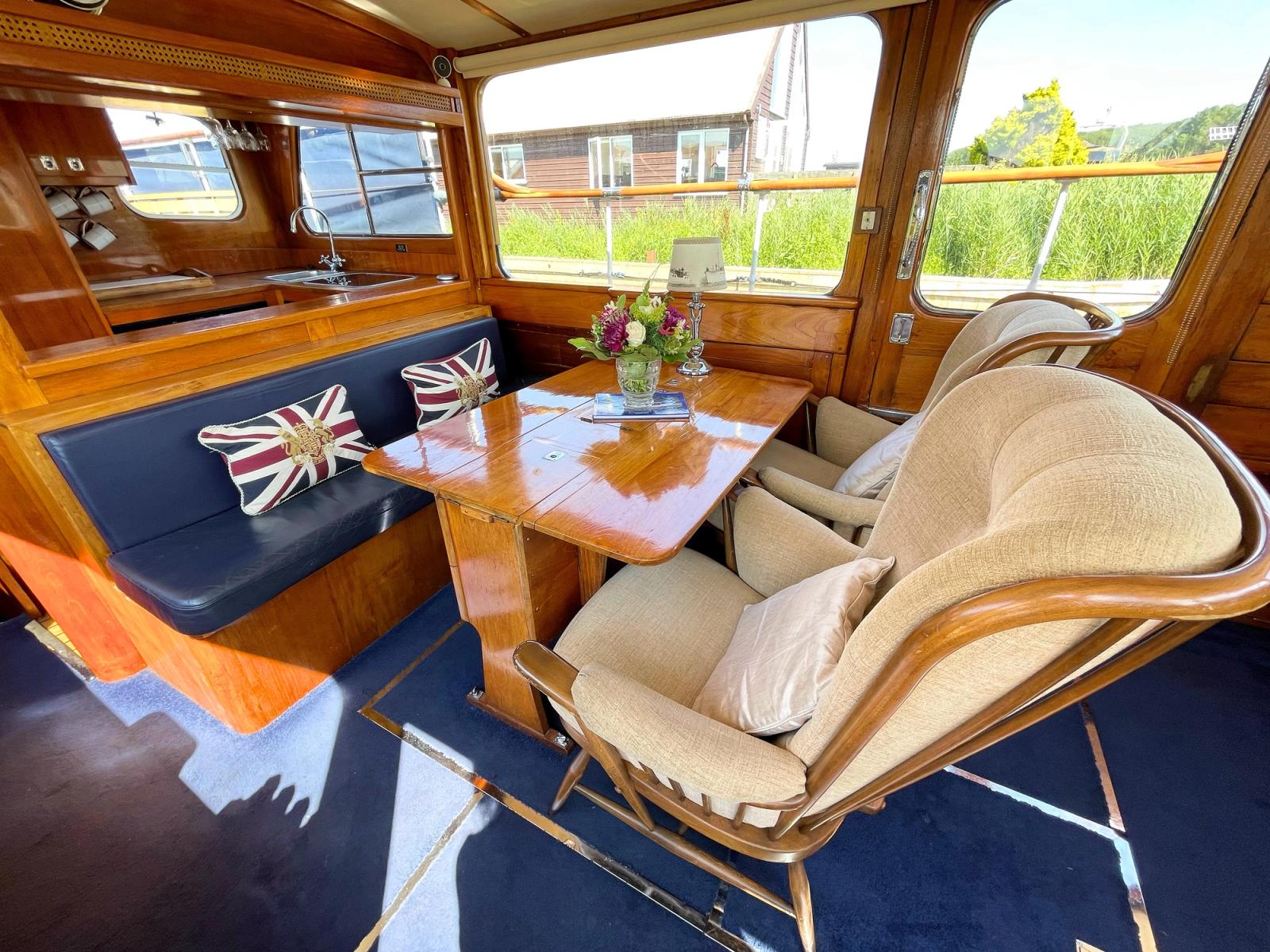 Graham Bunn 53 Classic Motor Yacht "Vanessa" | Luxe Yachts