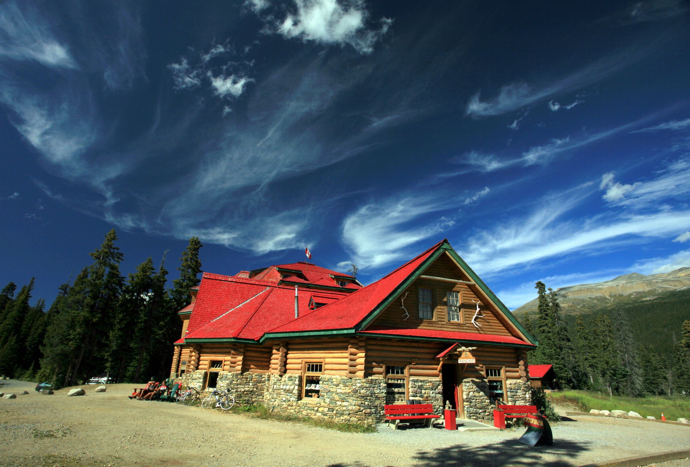 The Lodge at Bow Lake | Alberta Canada