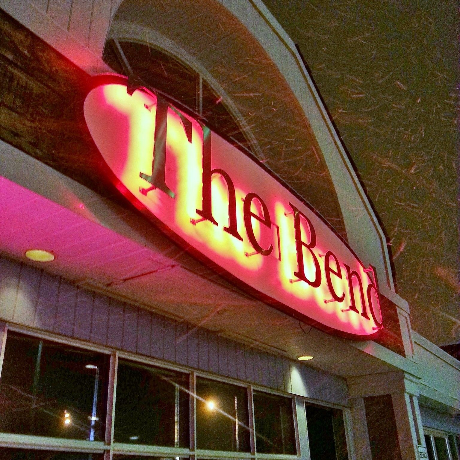 The Bend Lounge | Canada's Alberta