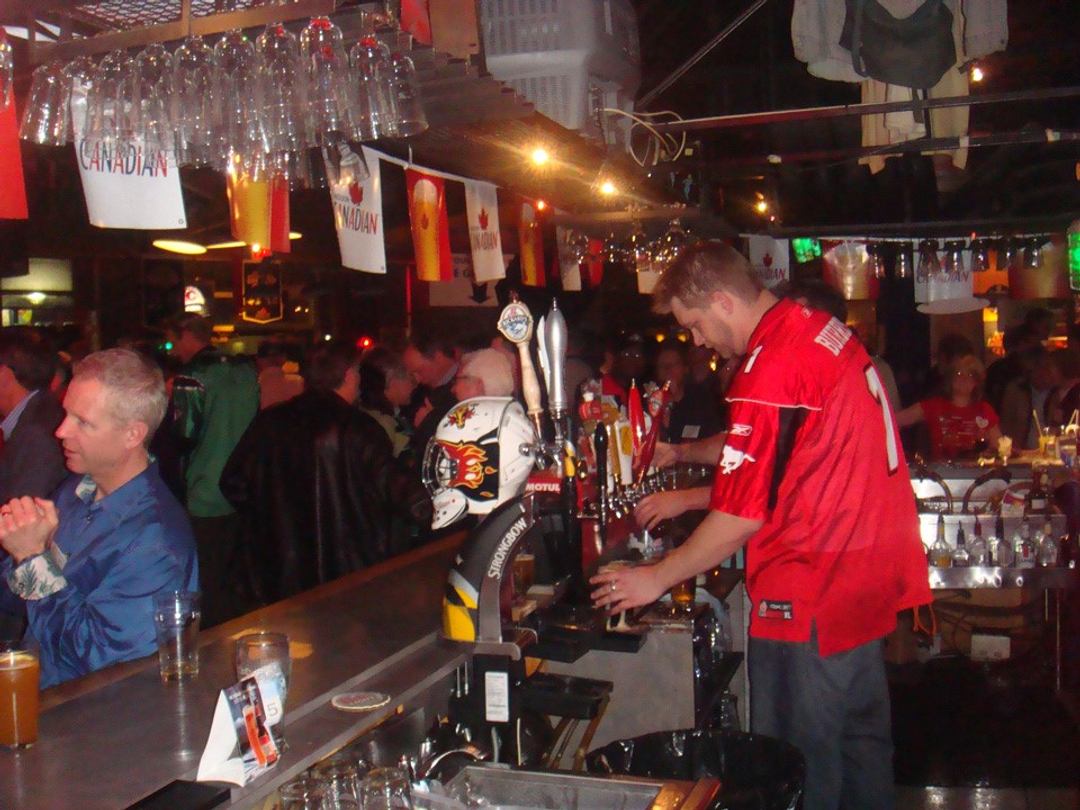 Garage Sports Bar | Canada's Alberta