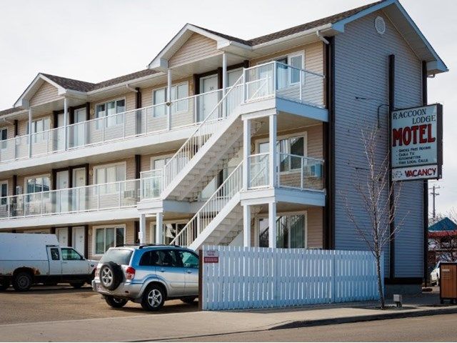 Raccoon Lodge Motel | Alberta Canada