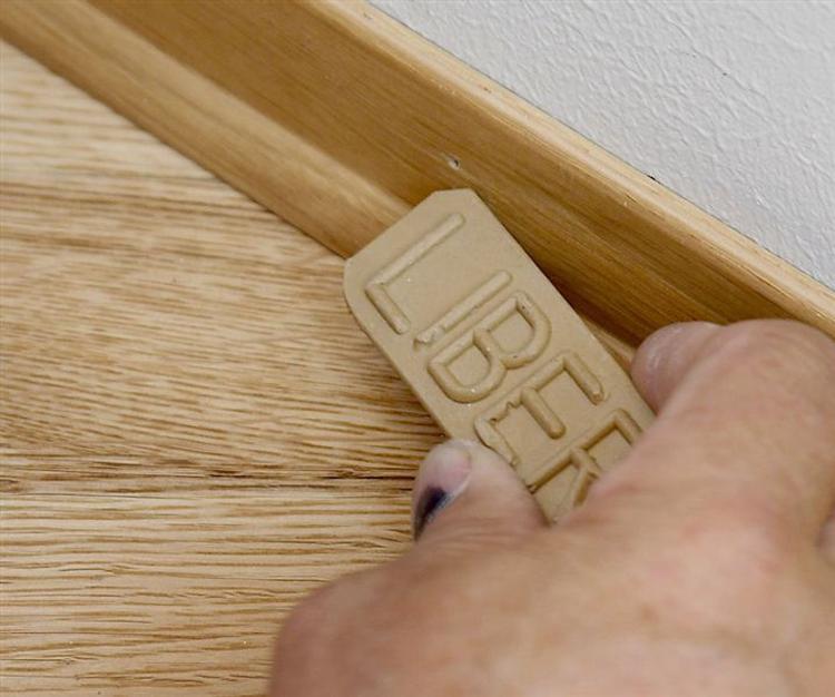 Slik fikser du riper eller hakk i parketten | Jernia