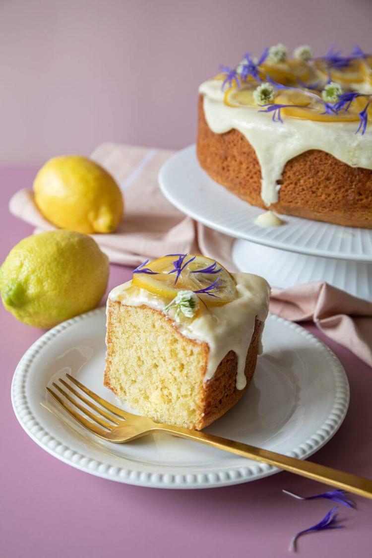 Slik baker du saftig sitronkake | Jernia